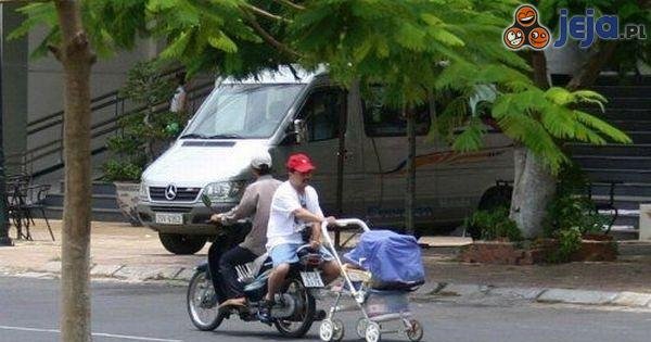 Żona kazała wyjść z dzieckiem na spacer, ale kumpel się zaplątał - Jeja.pl